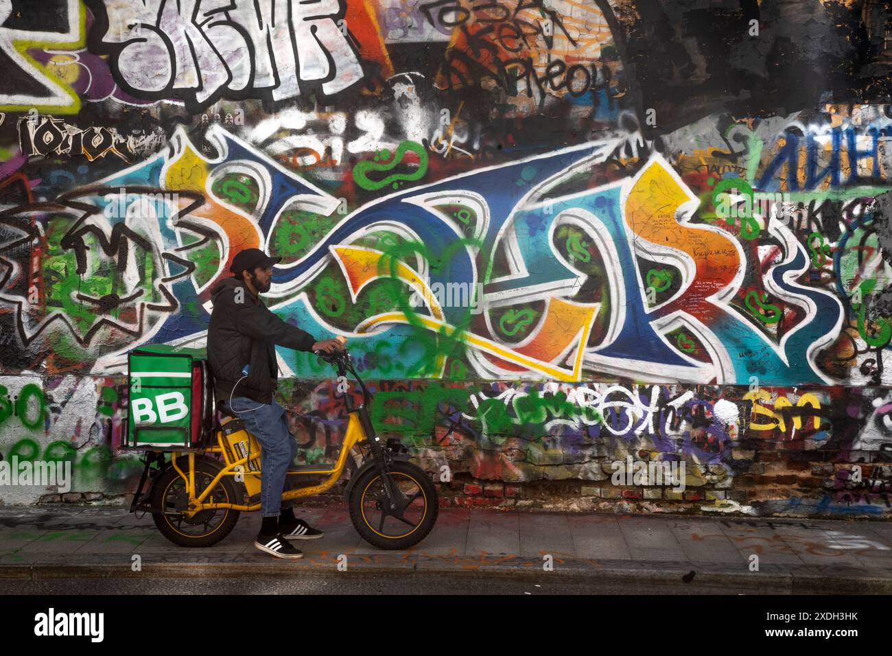 Moscow, Russia. 21st of June, 2024. A courier of the Vkusvill food ...