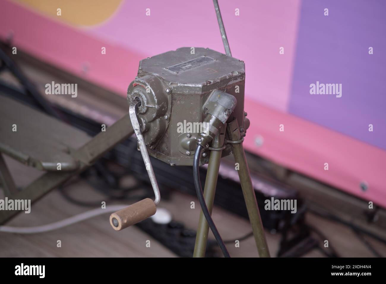 Vintage army radio station hi-res stock photography and images - Alamy