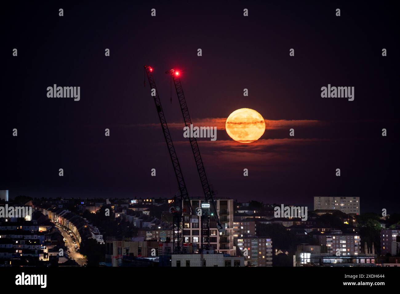 Strawberry Full Moon over Brighton June 2024 Stock Photo - Alamy
