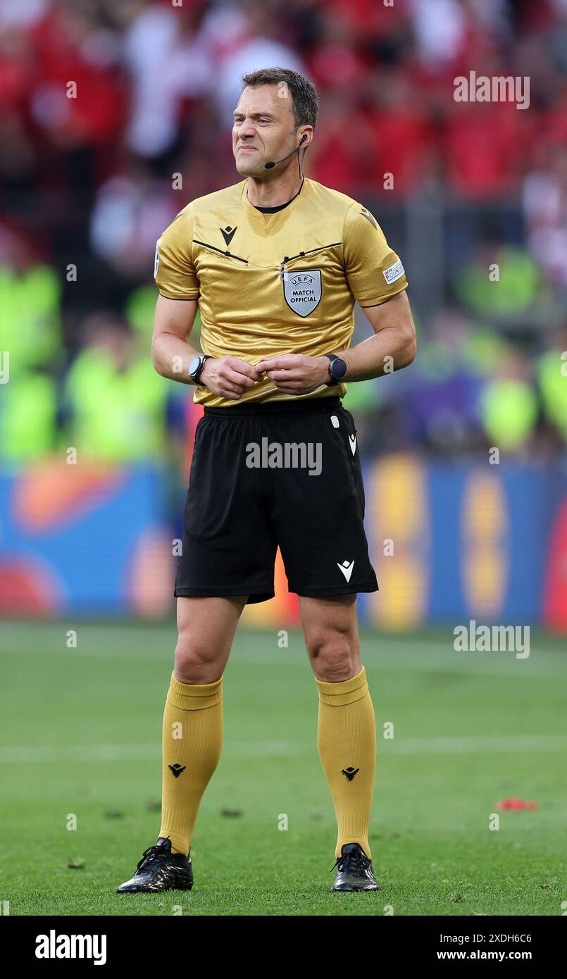 Felix zwayer referee germany hi-res stock photography and images - Alamy