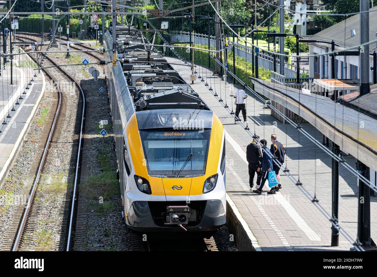 Sprinter train at platform hi-res stock photography and images - Alamy