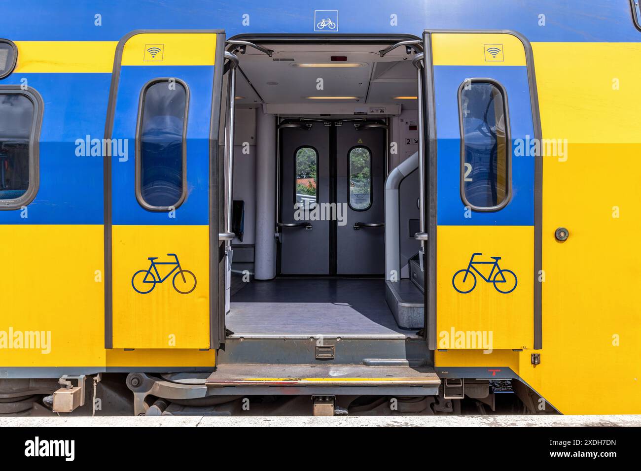 boarding area of a Nederlandse Spoorwegen VIRM train Stock Photo - Alamy