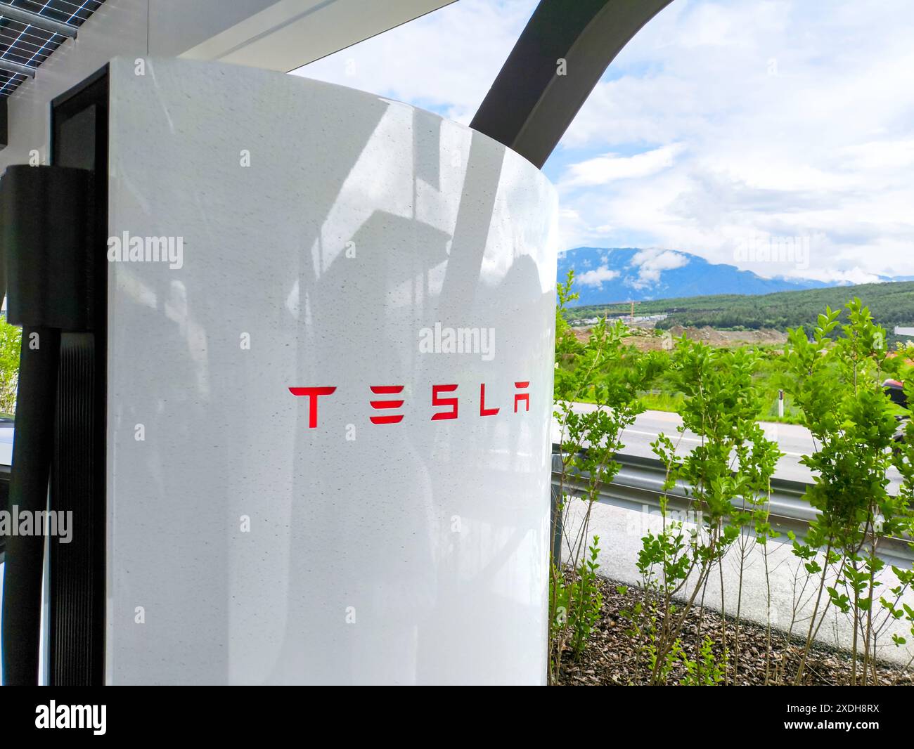 Schnelladesaule hi-res stock photography and images - Alamy