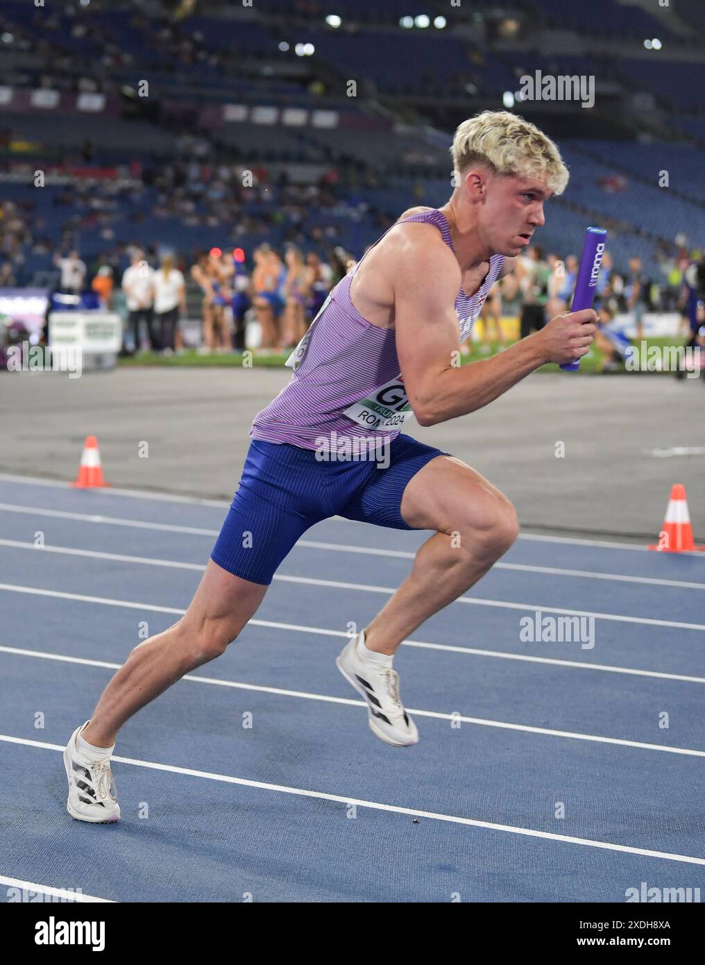 Charlie Carvell competing in the mixed 4x400m relay final at the ...
