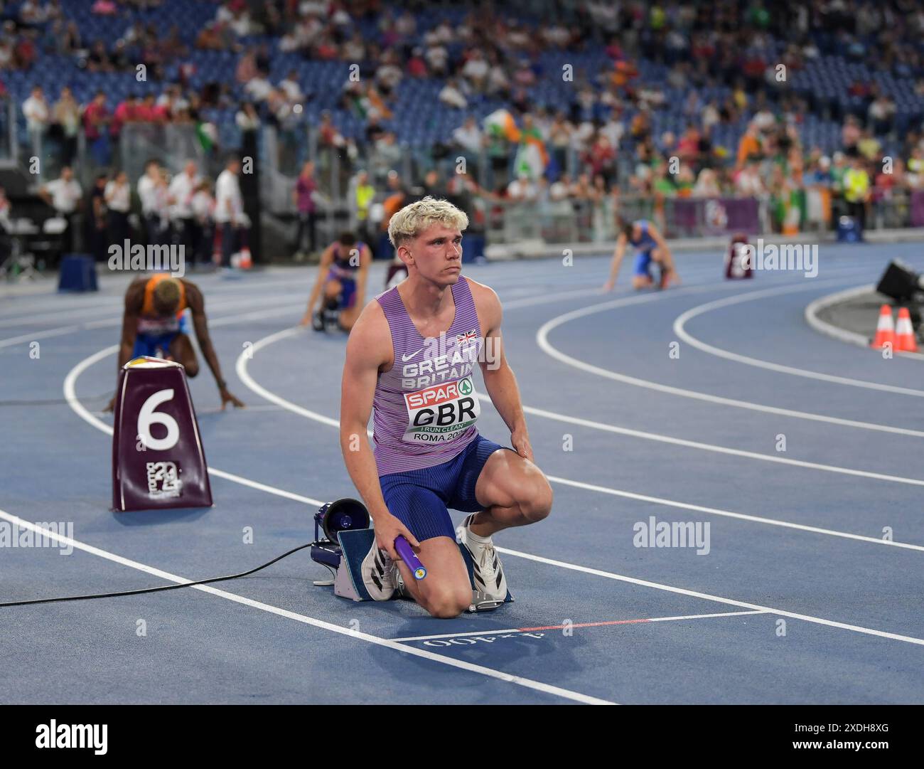 Charlie Carvell competing in the mixed 4x400m relay final at the ...