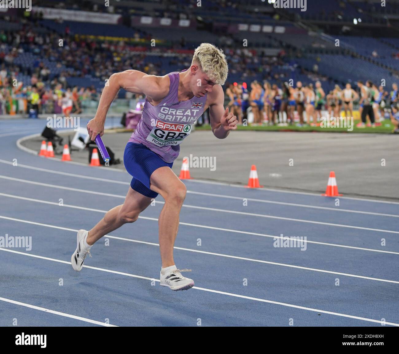 Charlie Carvell competing in the mixed 4x400m relay final at the ...