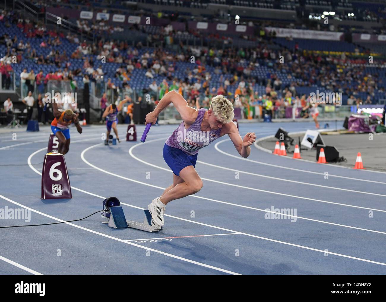 Charlie Carvell competing in the mixed 4x400m relay final at the ...