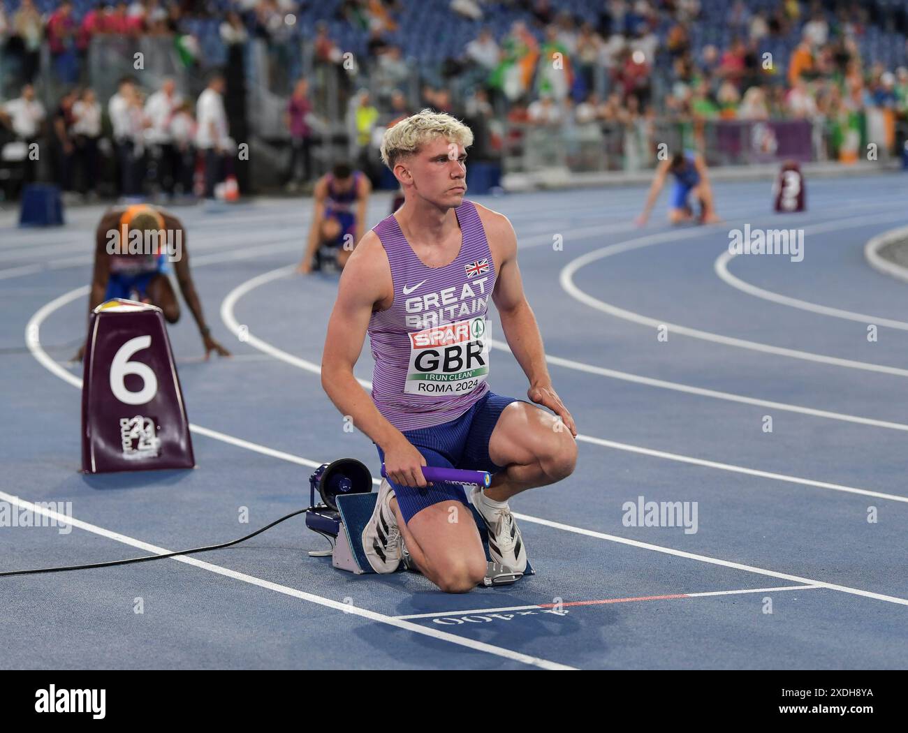Charlie Carvell competing in the mixed 4x400m relay final at the ...