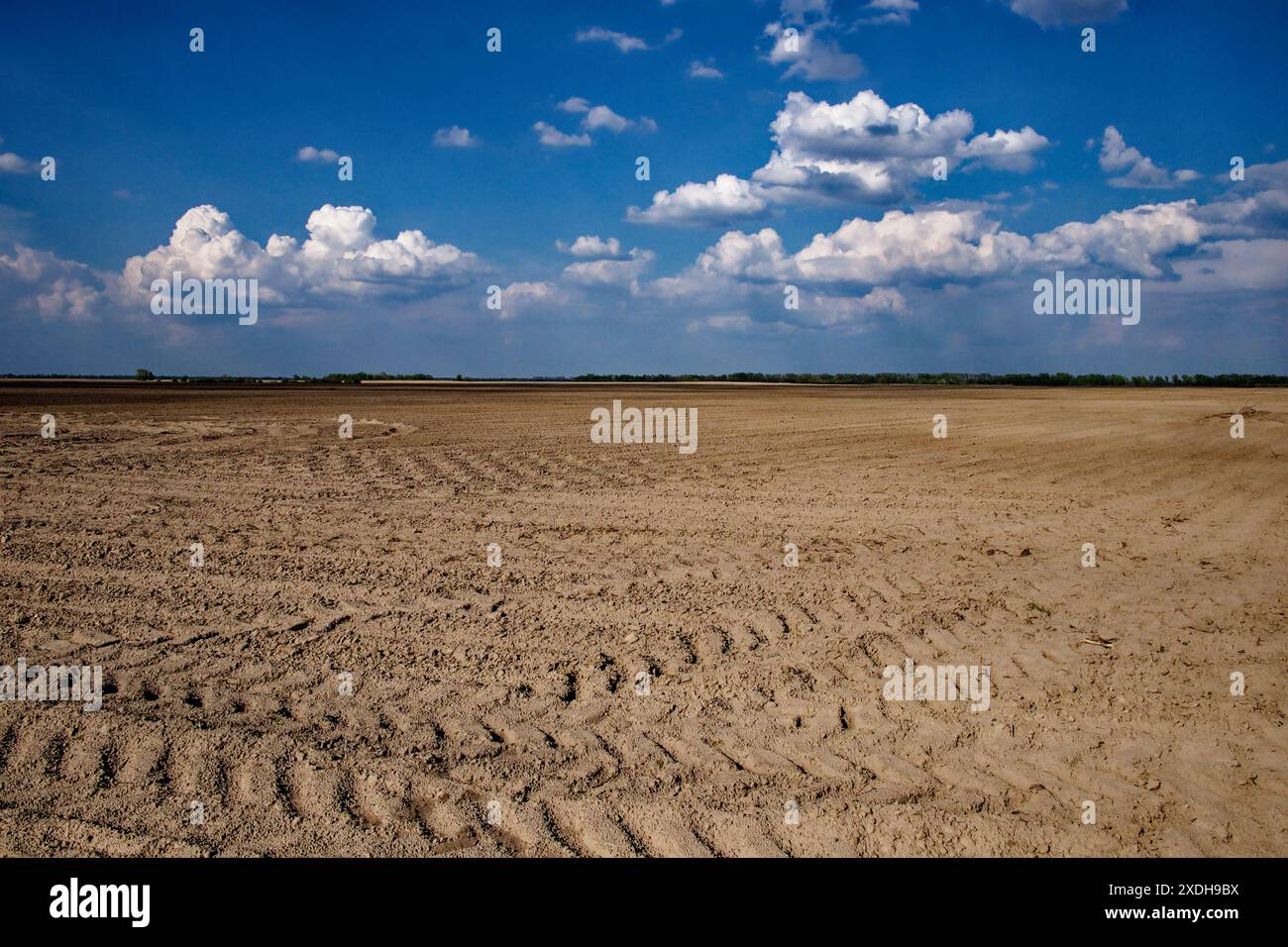 Empty tilled agricultural field hi-res stock photography and images - Alamy