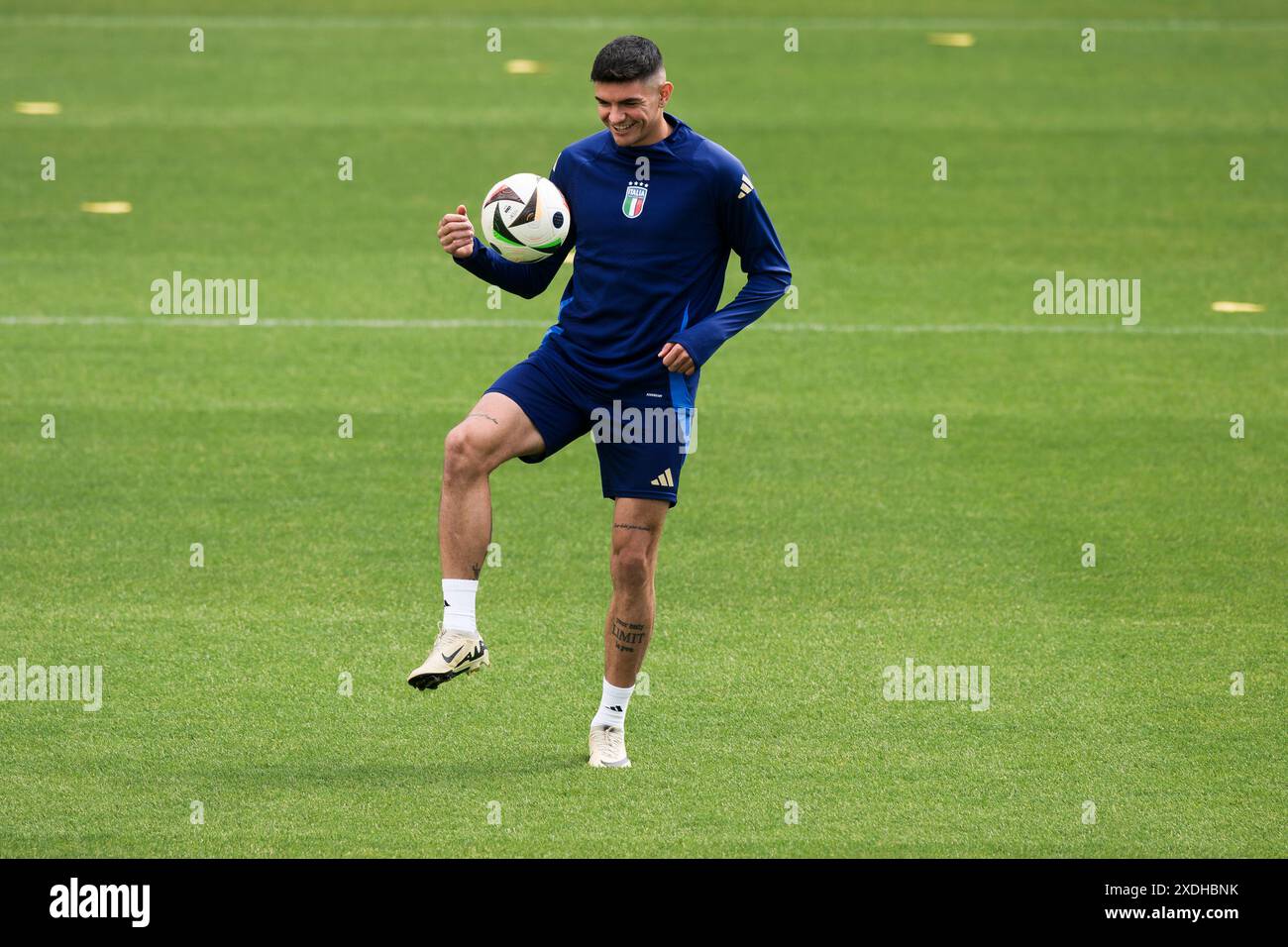 Raoul bellanova italy national team hi-res stock photography and images ...