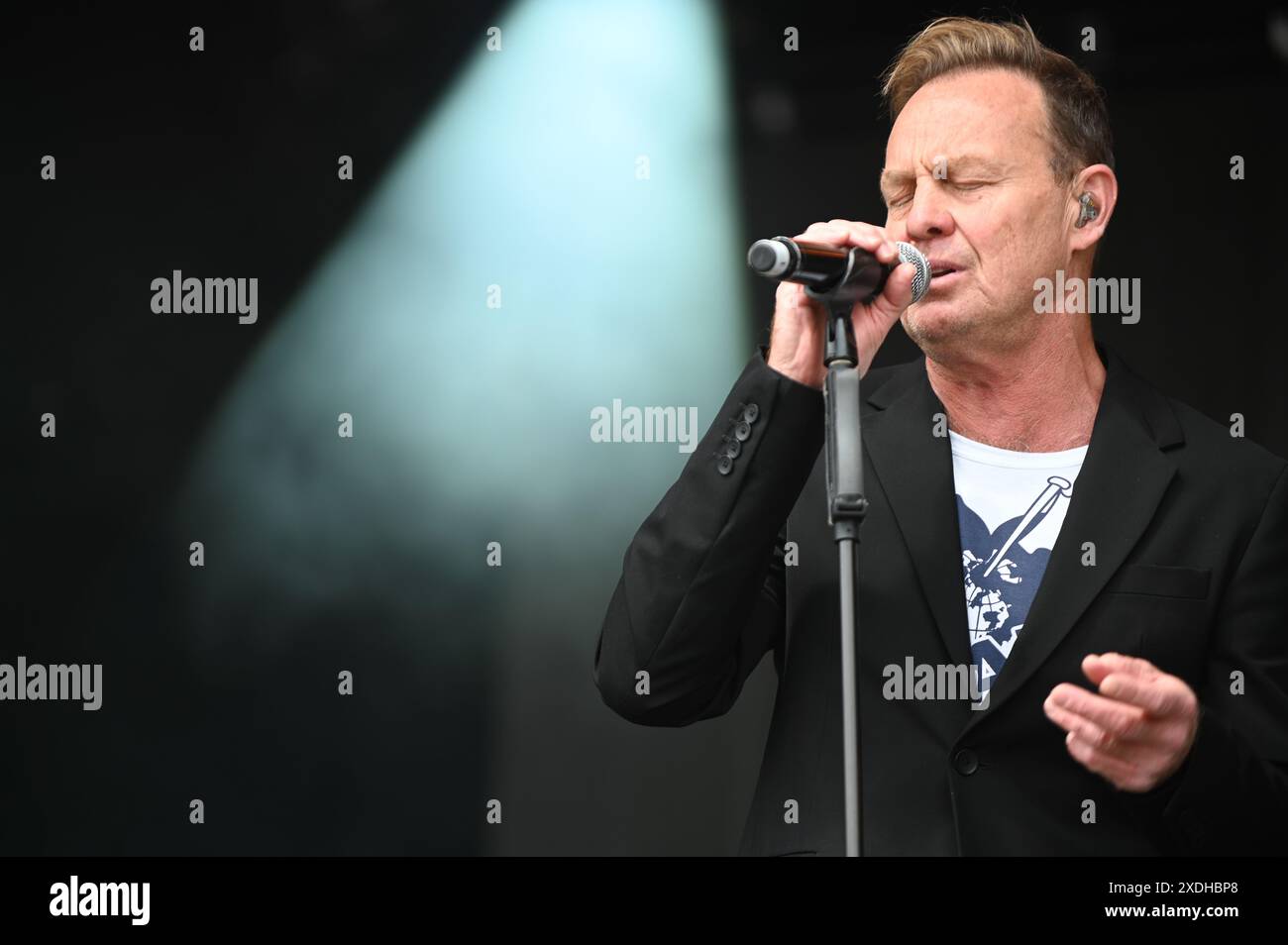 Donovan pop singer hi-res stock photography and images - Alamy