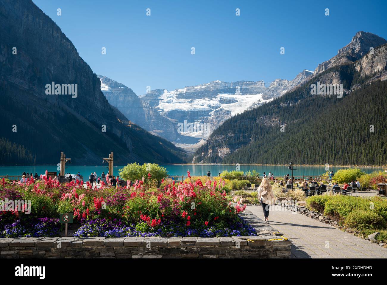 Lake Louise in fall season. Banff National Park beautiful landscape ...