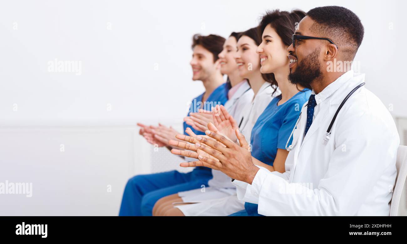 Medical team clapping hands hi-res stock photography and images - Alamy