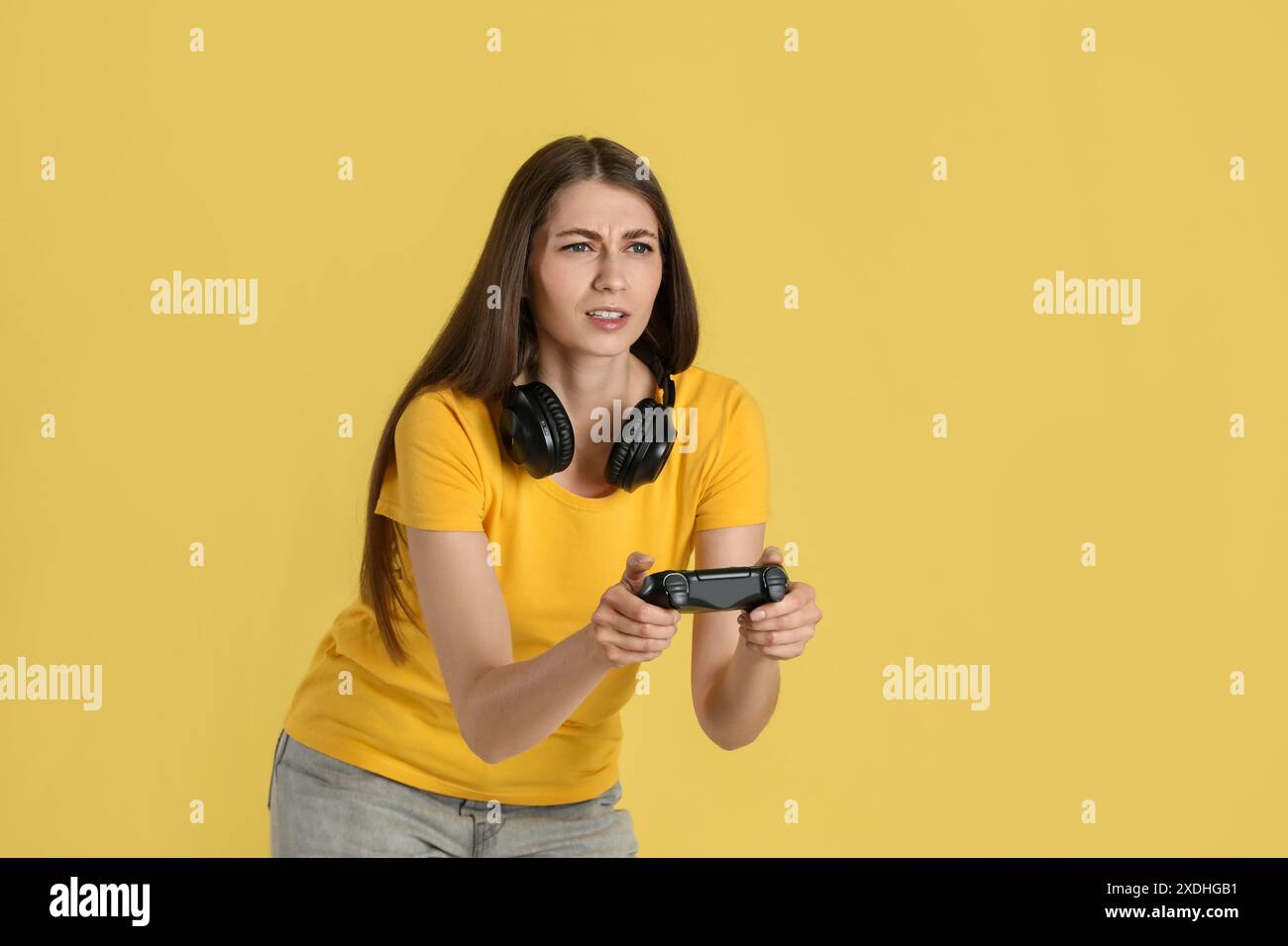 Woman gamer playing online hi-res stock photography and images - Alamy