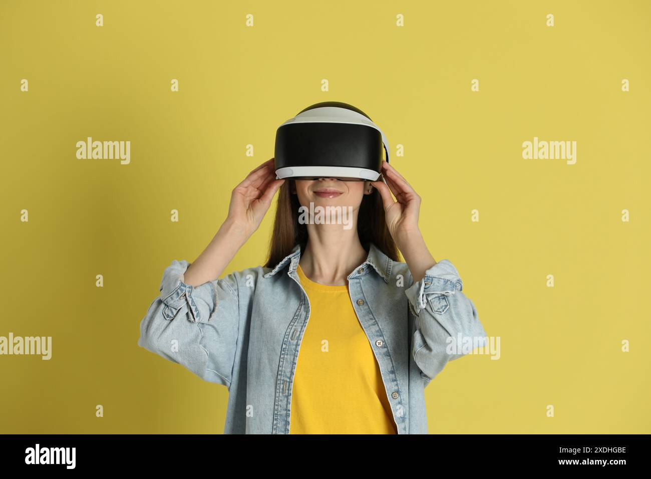 Yellow background simulation hi-res stock photography and images - Alamy