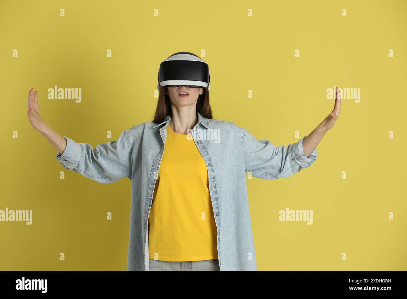 Yellow background simulation hi-res stock photography and images - Alamy