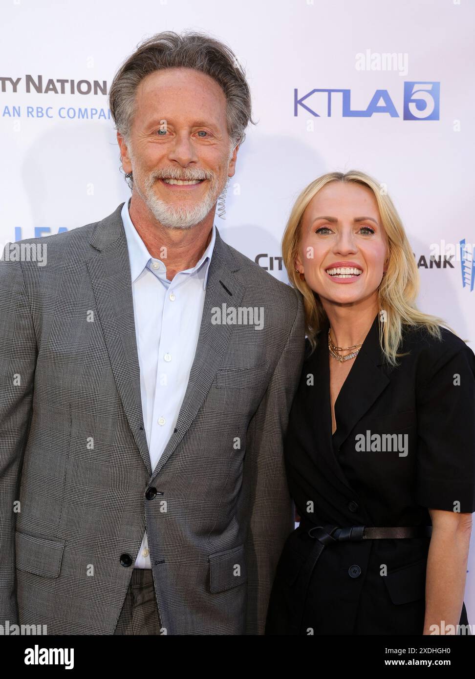 LOS ANGELES, CA - JUNE 22: Steven Weber, Jessica Holmes at Project ...