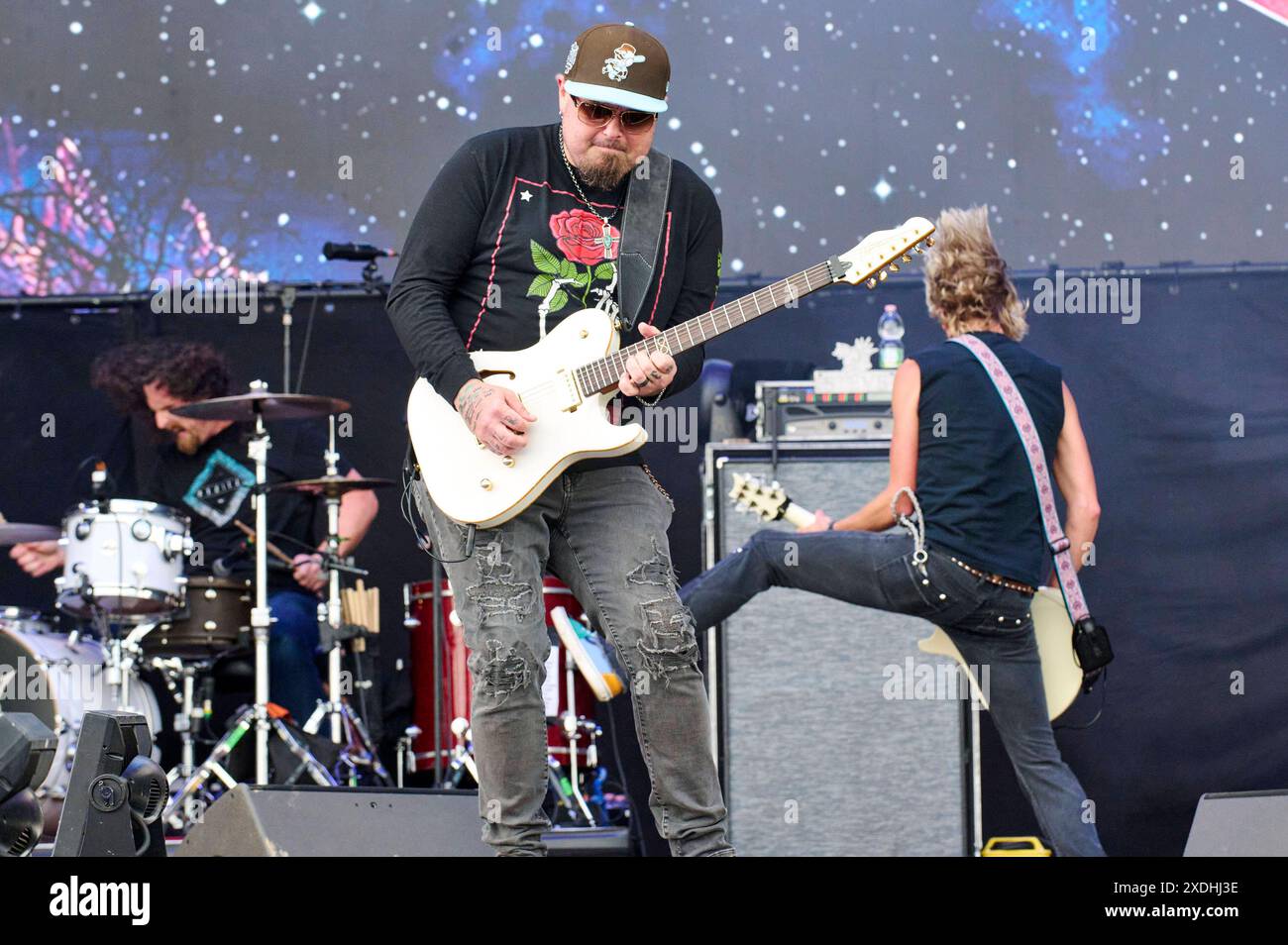 John Fred Young , Chris Robertson und Ben Wells von Black Stone Cherry live auf dem Summerside ...