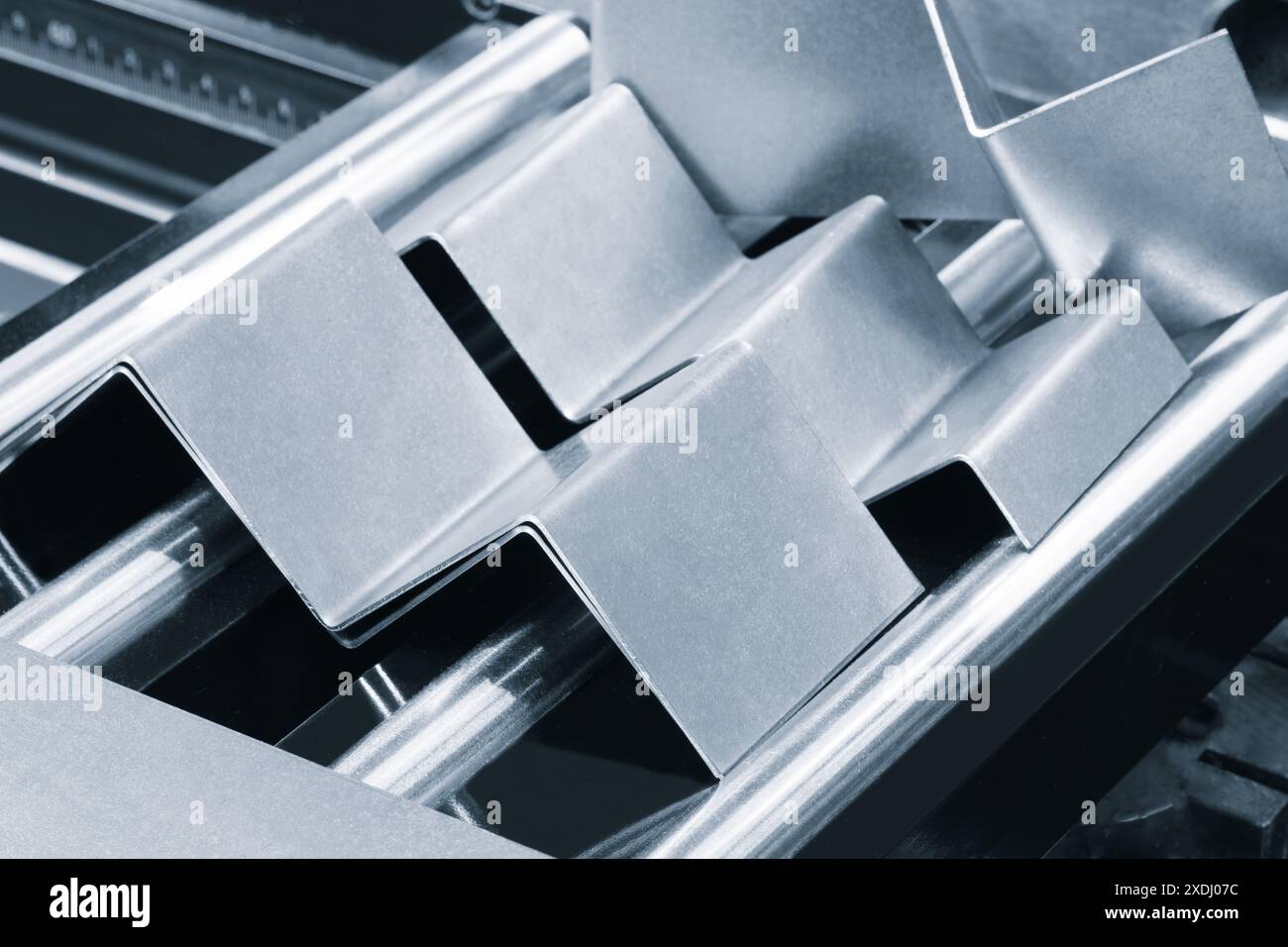 Cog triangular hi-res stock photography and images - Alamy