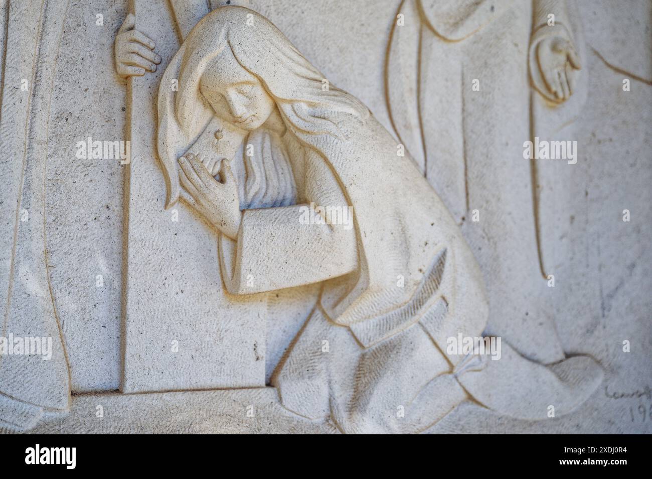 Mary at the foot of the cross hi-res stock photography and images - Alamy