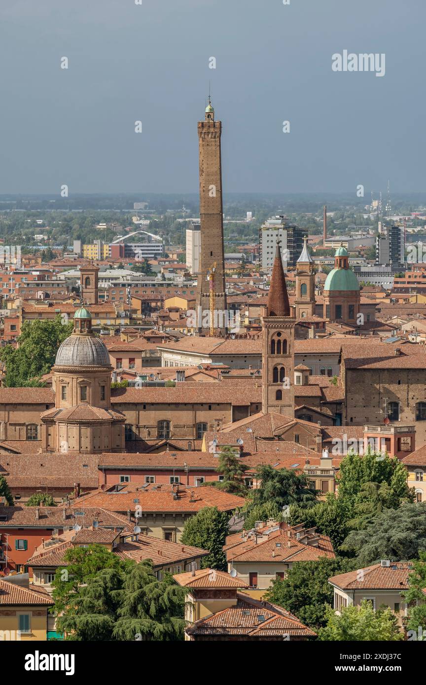 Bologna bell towers hi-res stock photography and images - Alamy