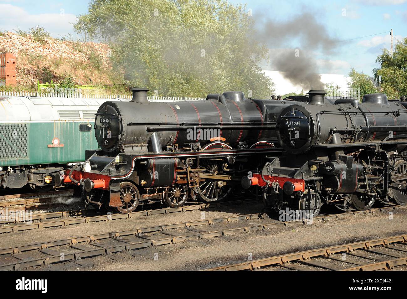 Jubilee class steam locomotive leander hi-res stock photography and ...