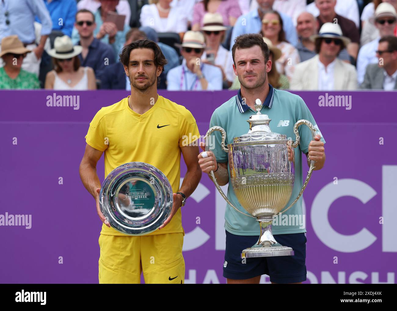 Tommy paul queens 2024 trophy hi-res stock photography and images - Alamy
