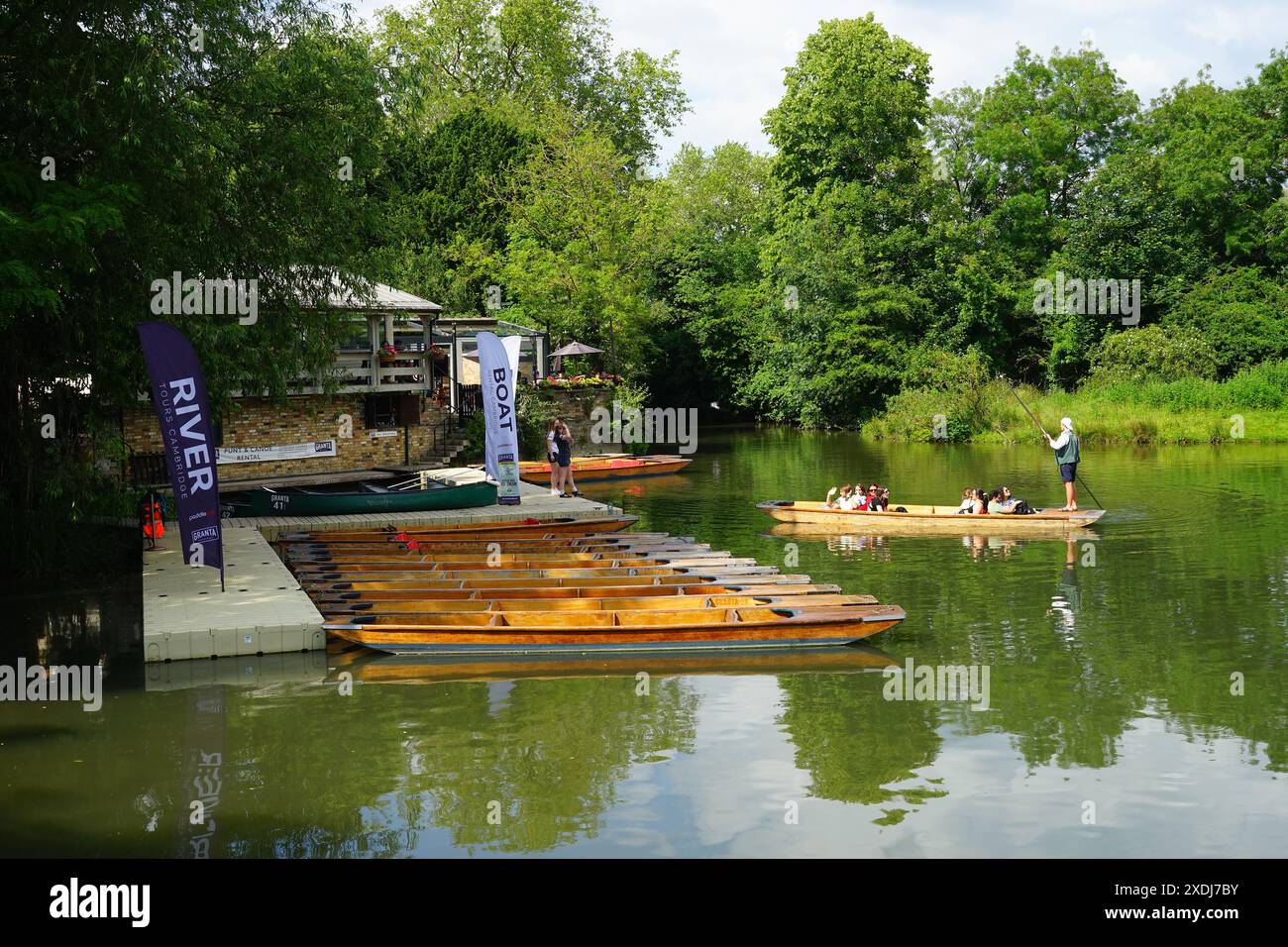 Punt hire on the River Cam at Cambridge Stock Photo - Alamy