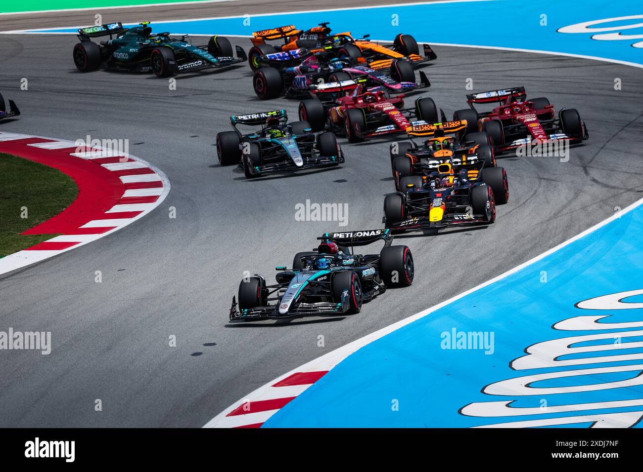 Start of the race: 63 RUSSELL George (gbr), Mercedes AMG F1 Team W15 ...