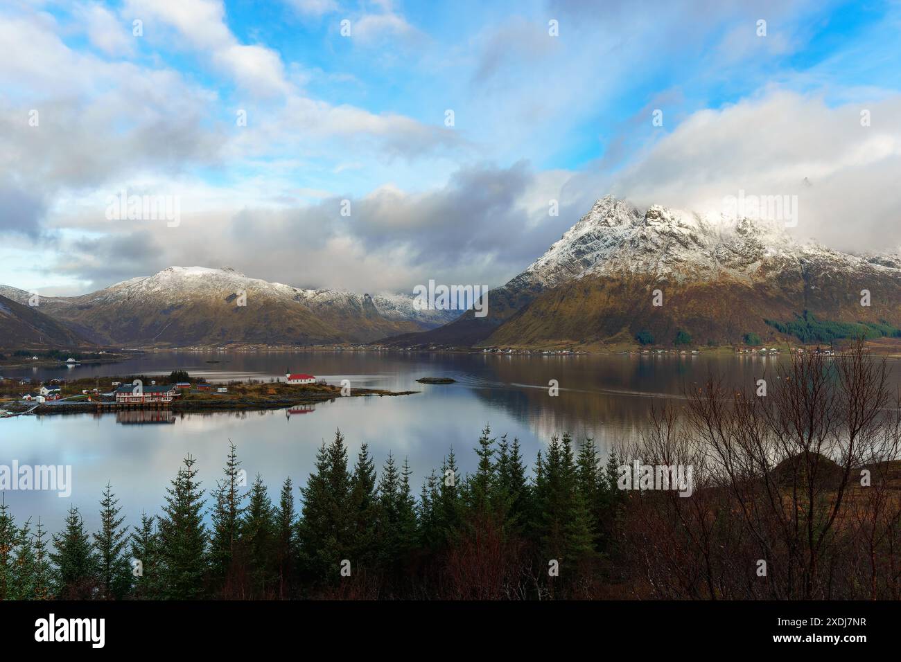 Beautiful view of the Lofoten islands, between see and mountains ...