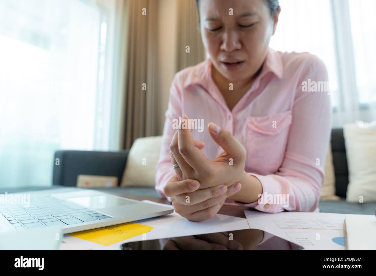 Wrist pain from excessive computer typing Stock Photo - Alamy