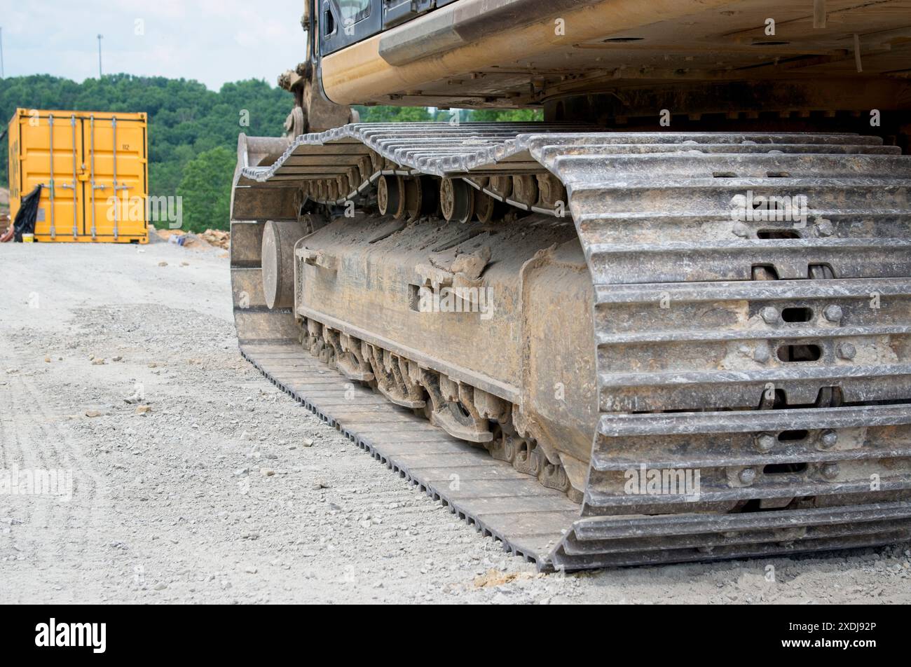 Side view of a track on a construction excavator Stock Photo - Alamy