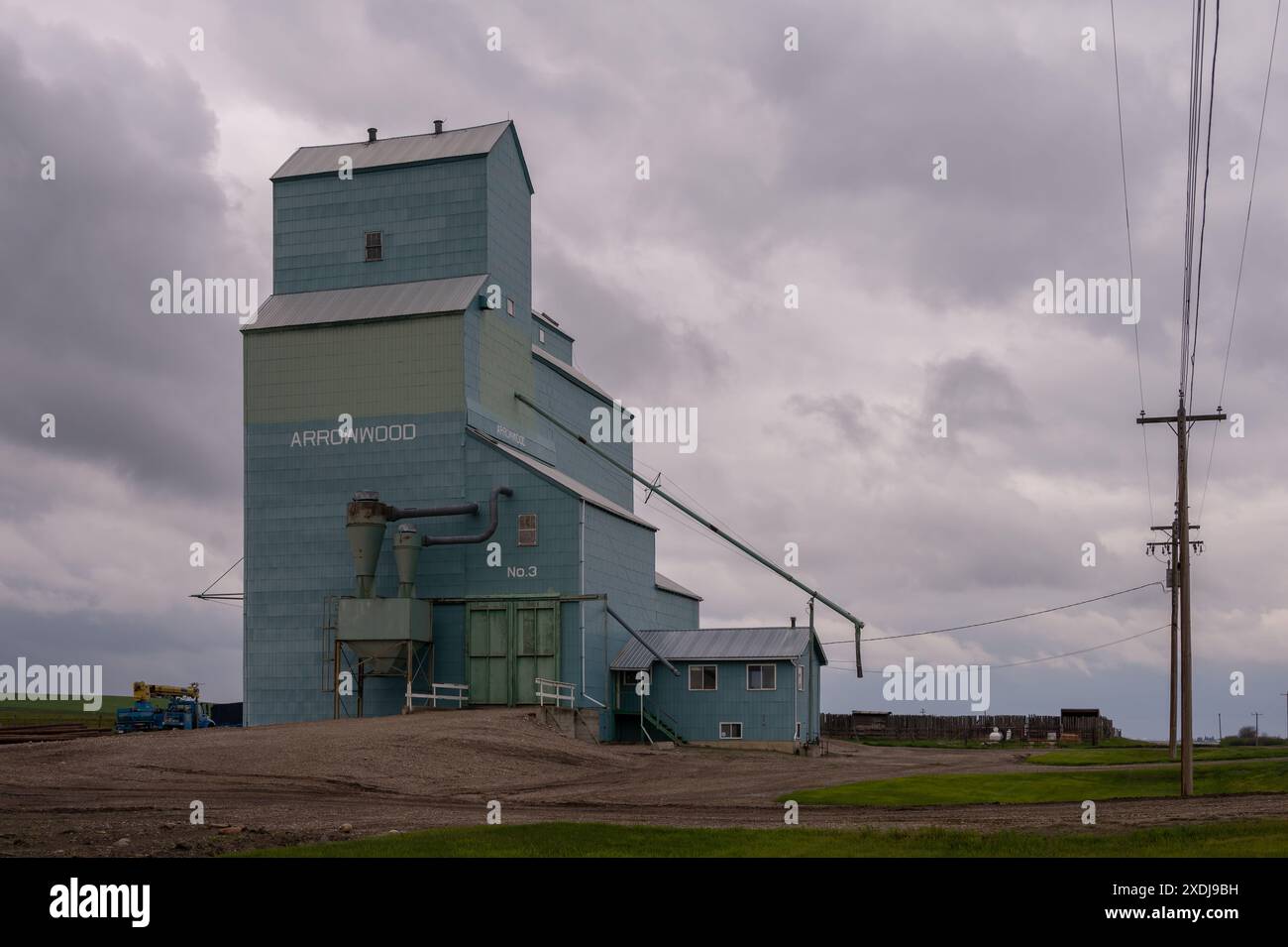 Old grain elevator in the town of Arrowwood Alberta Stock Photo - Alamy
