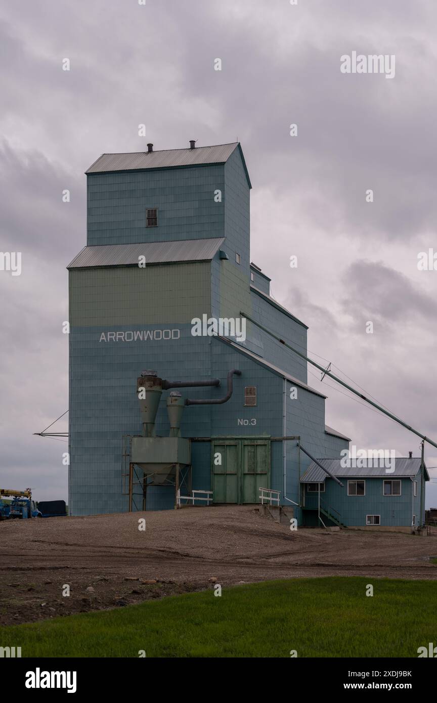 Old grain elevator in the town of Arrowwood Alberta Stock Photo - Alamy