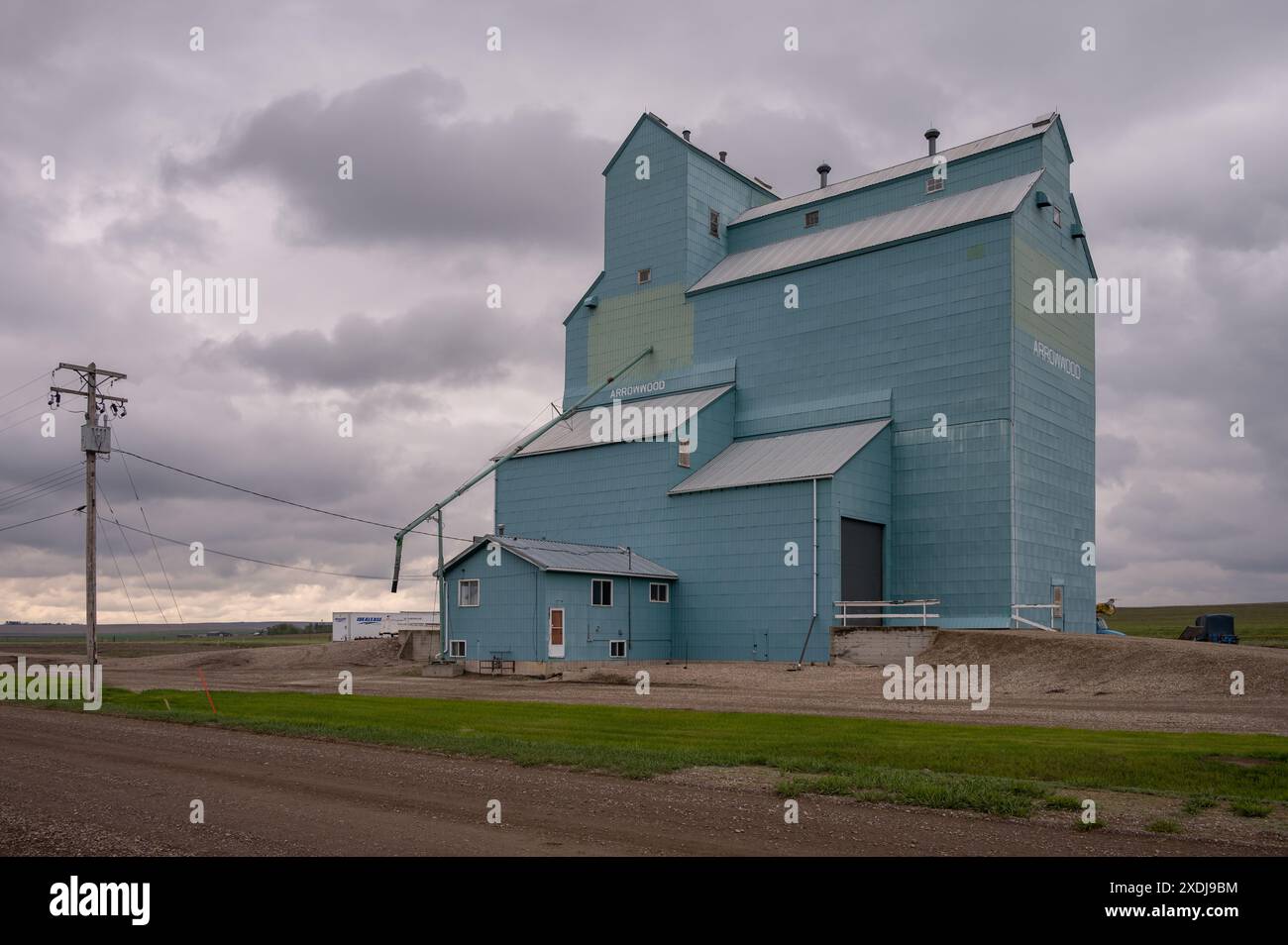 Old grain elevator in the town of Arrowwood Alberta Stock Photo - Alamy