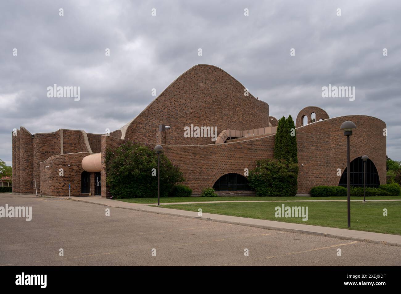 Architect douglas cardinal hi-res stock photography and images - Alamy