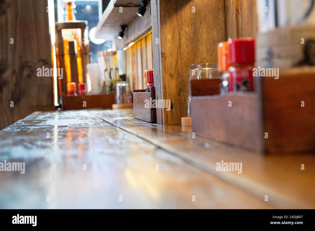 Eating corner in a Japanese ramen restaurant Stock Photo - Alamy