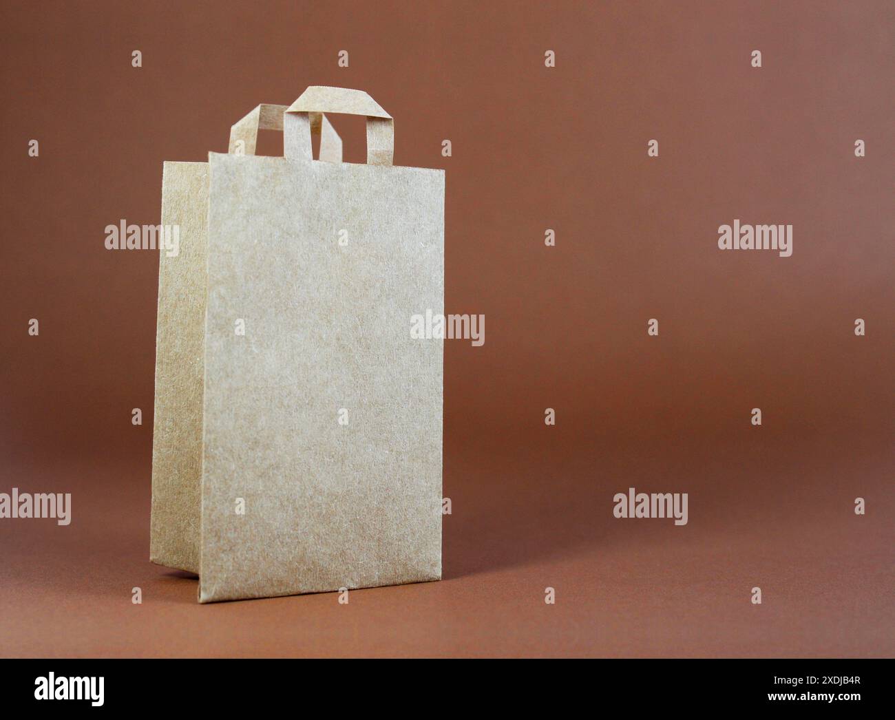 Craft brown paper envelope hi-res stock photography and images - Alamy