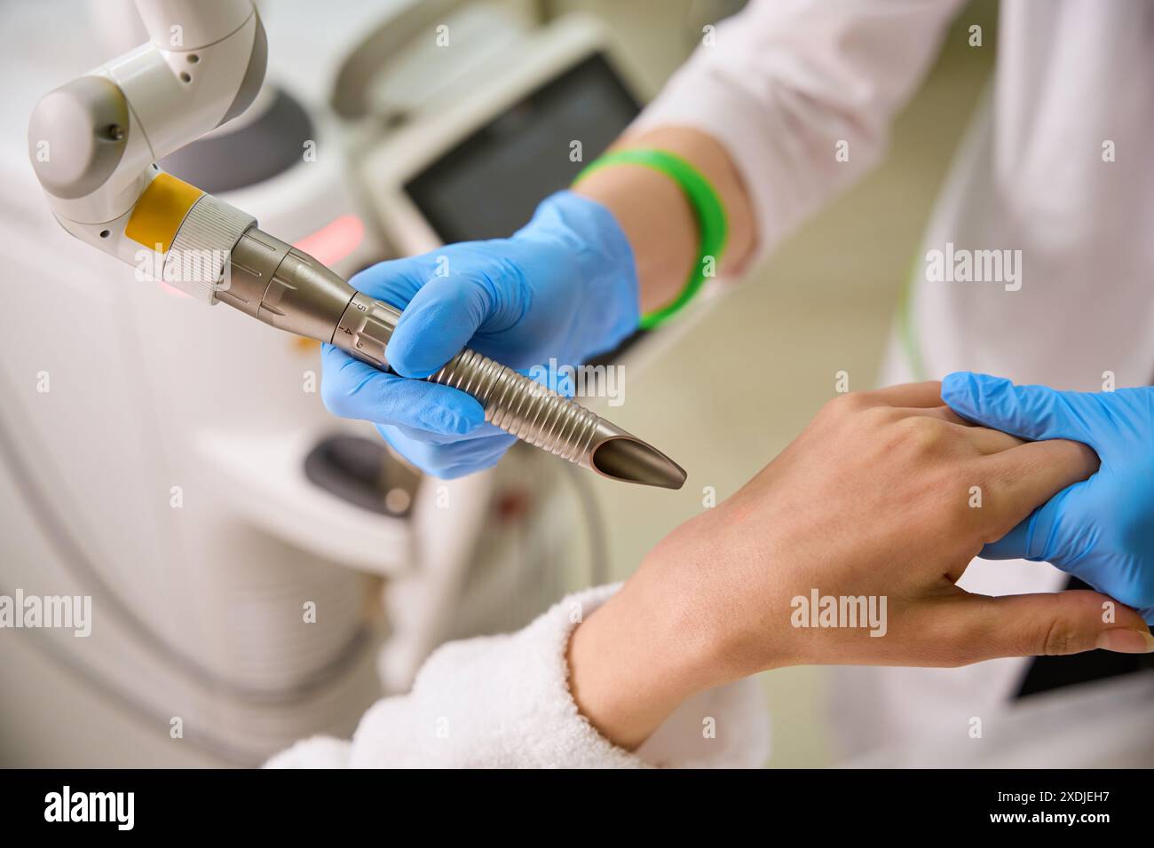 Doctor uses disposable sterile attachments Stock Photo - Alamy