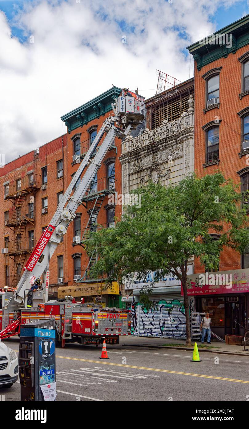 NYC Chinatown: Crew of FDNY Tower Ladder 18, Fort Pitt, practice their ...