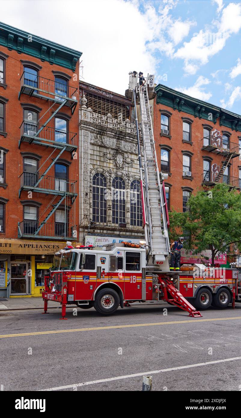 NYC Chinatown: Crew of FDNY Tower Ladder 18, Fort Pitt, practice their ...