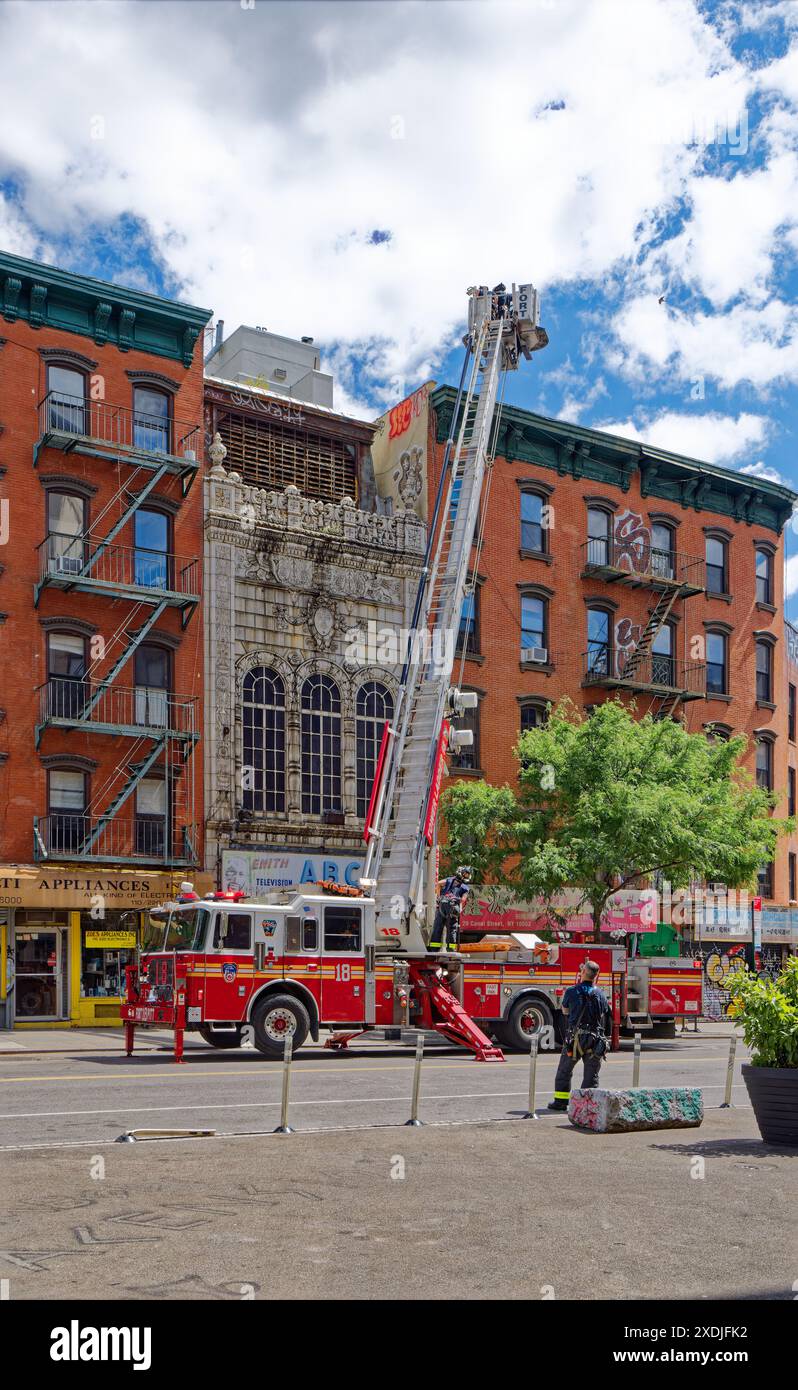 NYC Chinatown: Crew of FDNY Tower Ladder 18, Fort Pitt, practice their ...