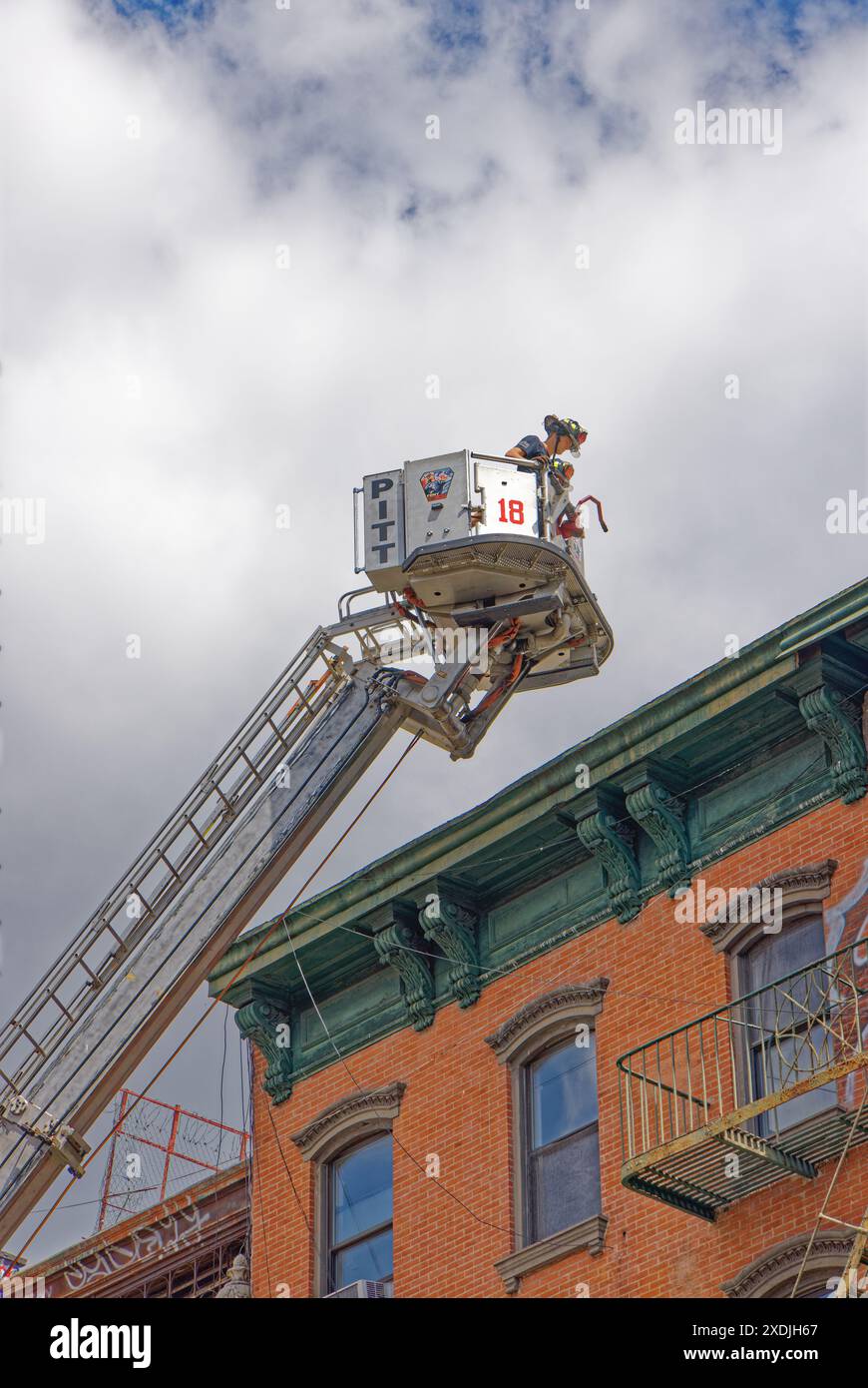 NYC Chinatown: Crew of FDNY Tower Ladder 18, Fort Pitt, practice their ...