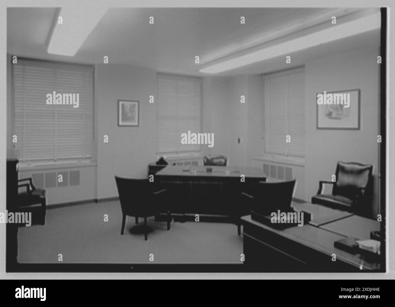 Sinclair Oil Co., 600 5th Ave., New York City. Second floor, private ...