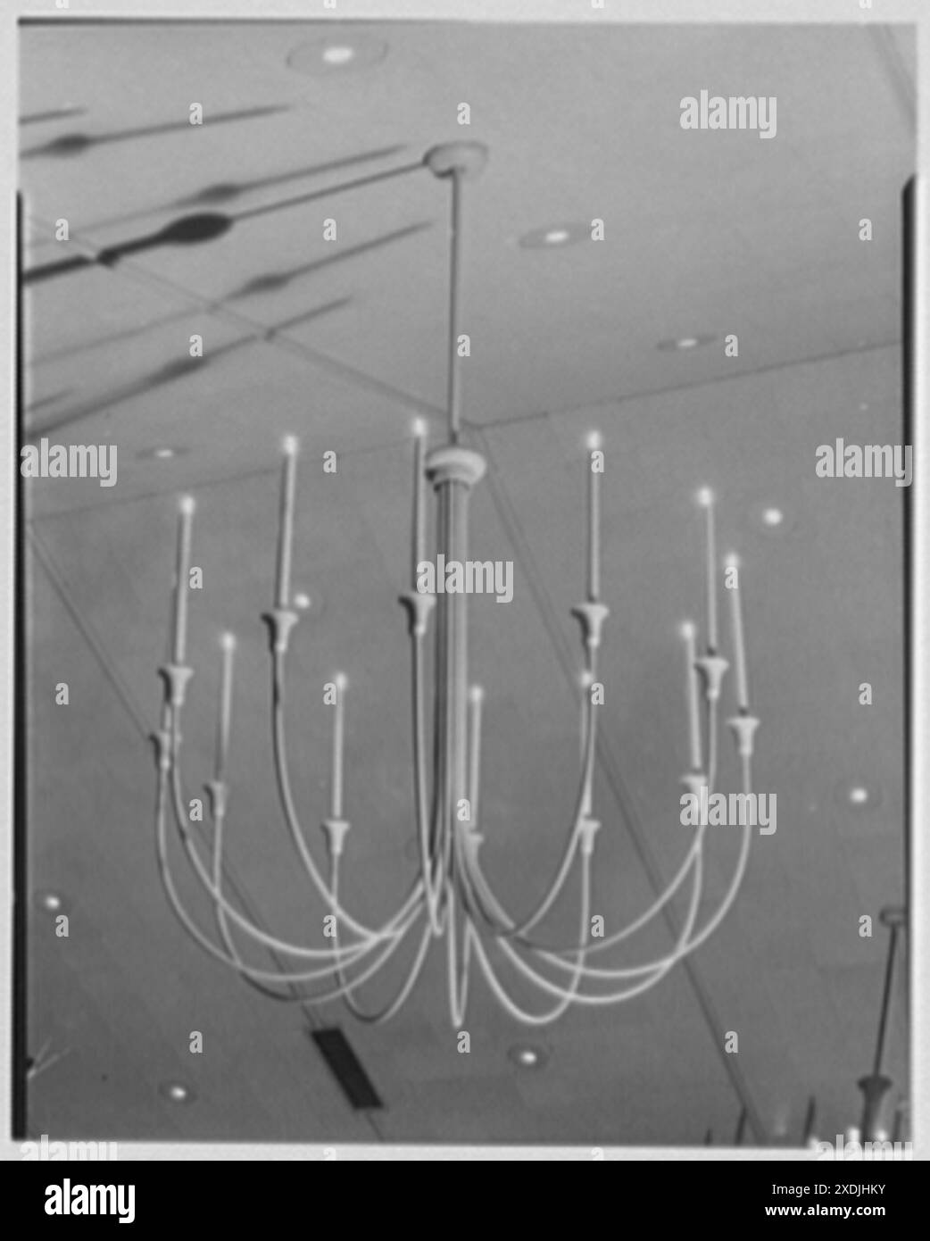 Stouffer's Westgate, Cleveland, Ohio. Lighting fixture. Gottscho ...