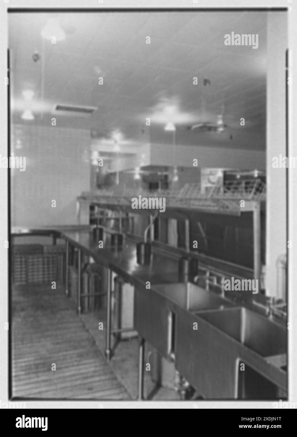 Schrafft's, Esso Building, Rockefeller Center, New York. Dish table ...