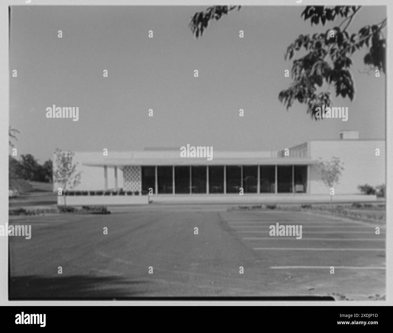 Singer Sewing Machine Co., Underhill Rd., Syosset, Long Island ...