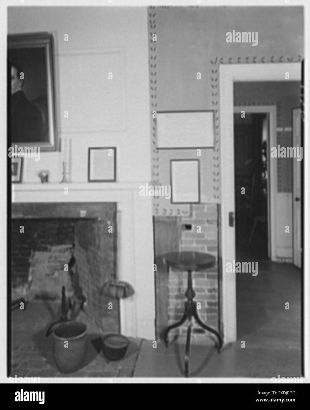 Wall design pierce hi-res stock photography and images - Alamy