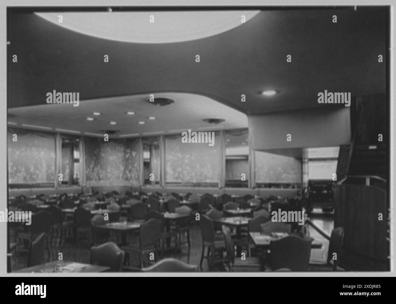 Schrafft's, Broadway and 43rd St., New York City. Main floor restaurant ...