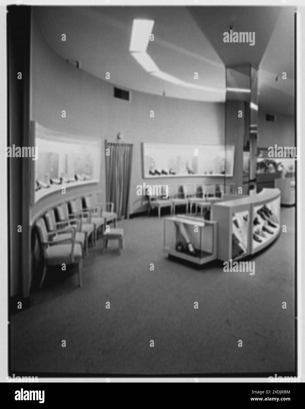 Franklin Simon, business in Garden City, Long Island, New York. Second ...